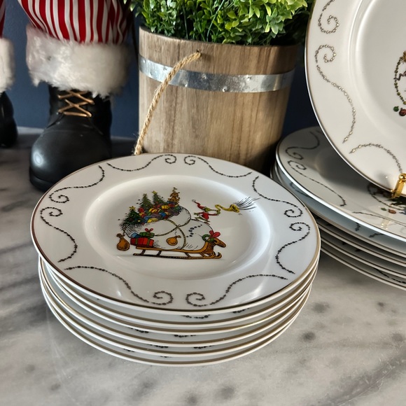Dr. Seuss | Dining | The Grinch Dinnerware Set | Poshmark